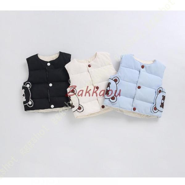 すっきりシルエットで可愛い。袖がないので子ども動きやすい。腕まわりがもたつかず自由に動かせるので、子供も体を動かしやすく元気に動き回れますよ。肌触りの良いフェイクファー素材で寒い時期でも暖かく防寒！パッと目をひくデザインで人気者に前開きデザ...