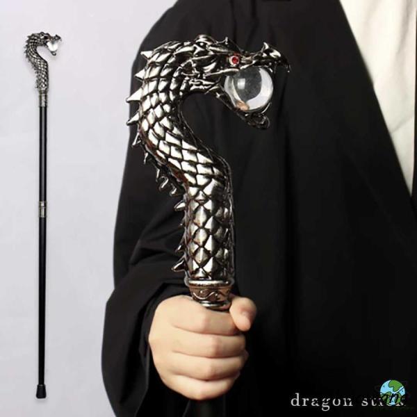 サイズ高さ 約94cm　最大幅 約9cm 軸直径 約2cm　色 シルバー(装飾部)ブラック(軸)重量約 730g素材 金属、ガラス、ストーン組み立て2ピースの杖をネジで回してはめ込み、一本杖に組み立てます注意事項こちらは歩行補助や介護用等の...