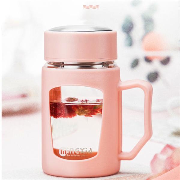 【発売日：2023年06月02日】■実容量約５００ｍｌ■材質：シリカゲル当店人気のマグボトルに、艶のあるお洒落なカラーリングのメタリックカラーが新登場！キャップ蓋も開けやすく改良、保温・保冷効果も従来より更にアップしました。大きい氷も入れや...