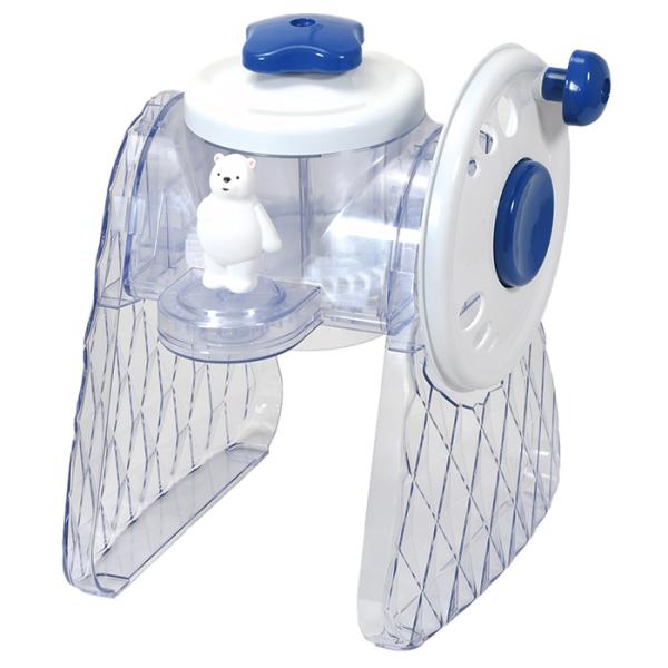 クルクルとハンドルを回して楽しくかき氷が作れる、手動タイプのかき氷器です。ハンドルを回すと可愛らしいしろくまが一緒に回る楽しいデザインで、お子様から大人までかき氷作りを楽しめます。刃の調整により、ふわふわ食感とかシャリシャリ食感の2種類のか...
