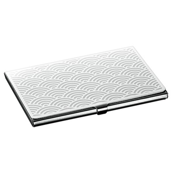 金属加工のまち・燕で丁寧に作られたステンレス製カードケース。奥深い魅力、時代を越えて愛される和柄タイプ。無駄を削ぎ落とした薄型設計ながら、ステンレスならではの重厚感と上質な輝きを兼ね備え、ビジネスシーンにふさわしい品格を演出。初対面の場でも...