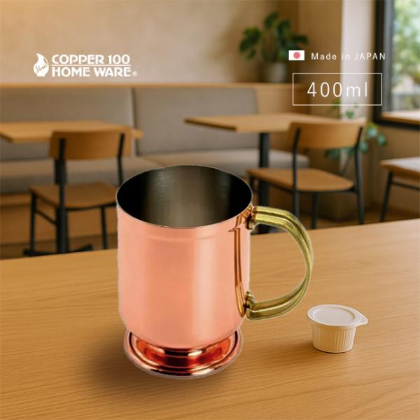 品格ある輝きを手にする、純銅マグカップ。艶やかなカップボディに、優美なゴールドハンドルが映える、職人仕上げの純銅マグカップ。ほどよい丸みを持たせたクラシカルなフォルムは手にしっくりと馴染み、どんなシーンにも気品を添えてくれます。容量は約40...