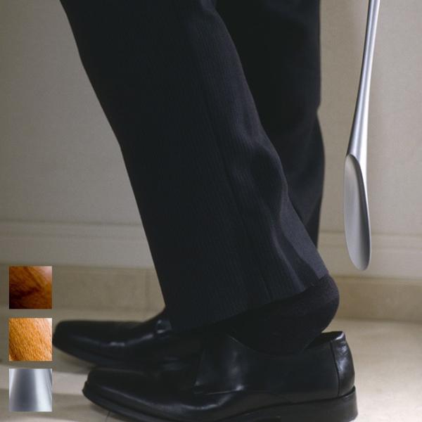 RFヤマカワ レオナルド靴べらおしゃれなシューホーン インテリアにもなるおすすめのロングタイプの靴ベラ スタンド付きの自立するタイプ 木製 アルミ製さっと手にとれ、さっと戻せるスタンド式、かがまず使えるロングタイプ。スマートに収納できるよう...