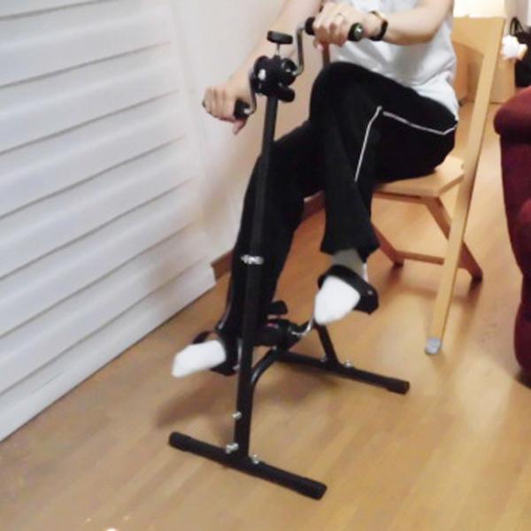 自転車こぎ機 ペダル＆手回し K-20M自転車漕ぎ マシン 筋トレ 運動 室内 ながら運動 手動 静か 足 腕 リハビリ ダイエット ストレッチ エクササイズ 走行距離 使用時間 カロリー量 計測 テレビ 見ながら 気軽 手軽 簡単 組み立...