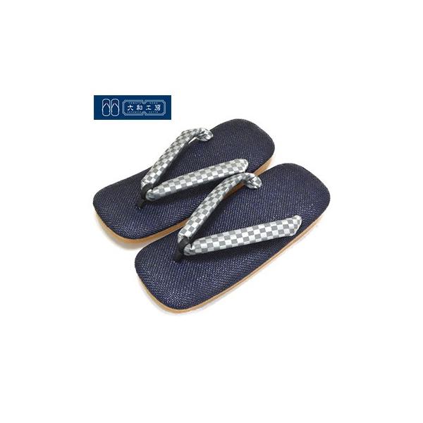 約400年以上もの歴史をもつ雪駄。現代の洋服文化でも雪駄を合わせた「粋」な装いを提案するのは、奈良で伝統的な製法を守りつつ履き心地や機能性を研究し続ける大和工房。浴衣や甚平にはもちろん、Tシャツとデニムとの相性もよく、夏の普段着におすすめで...