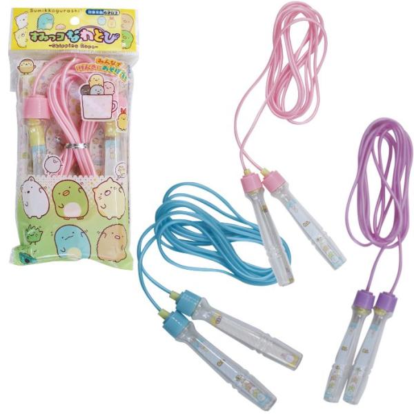 すみっコぐらしのかわいいなわとびです！持ち手が透明になっていてネームプレートがはいっています！長さ調節可能！プレゼントにもおすすめです！パッケージサイズ：約H220×W105×D25mmロープの長さ：約約265cm（長さ調整可能）ロープ・グ...