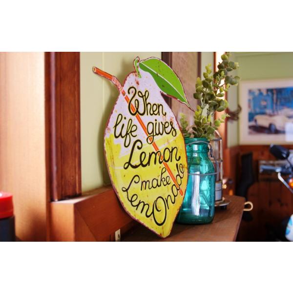 ☆今だけ送料無料（沖縄県別途要相談）※北海道・九州地方への発送は送料高額にて※1点での発送の場合220円のご負担お願いします他商品も購入の場合不要。予めご了承願いますアンティーク調ブリキサインプレート※立体的に裏側から型押ししています。壁掛...