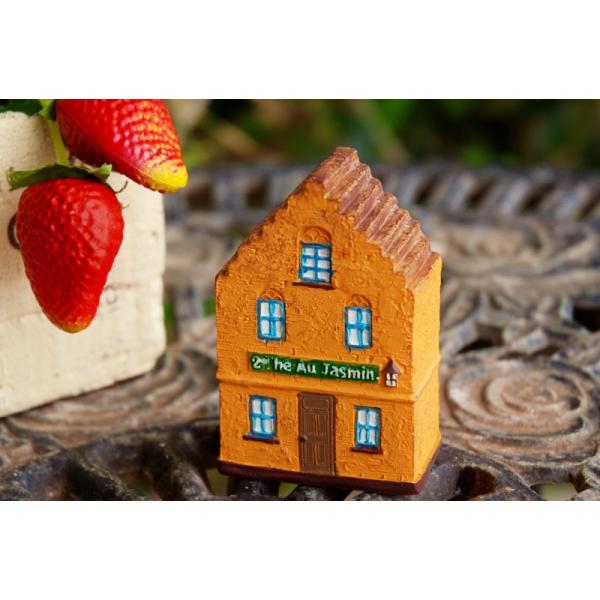 ☆即納 ☆☆3,980円（税込み）以上お買い上げで　送料無料！(沖縄県別途要相談)レトロ仕上げポリレジン製品サイズ(概寸)幅4.5cm 奥行2.6cm 高さ7cm※小ささゆえのアバウトさはご了承願いますミニチュア 友膳 ゆうぜん ハウス ヴ...