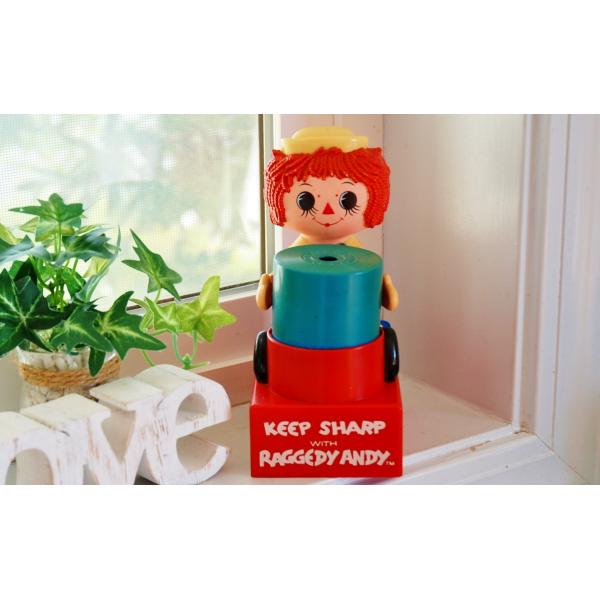 ☆最終値下げ☆今だけ送料無料（沖縄県別途）※「単品でご購入の場合に限り」※北海道・九州地方は送料高額にて220円加算させて頂きます予めご了承くださいませ1975年製ボブスメリル社製品鉛筆削りスタンド樹脂製品中古美品サイズ（概寸）幅7.7cm...