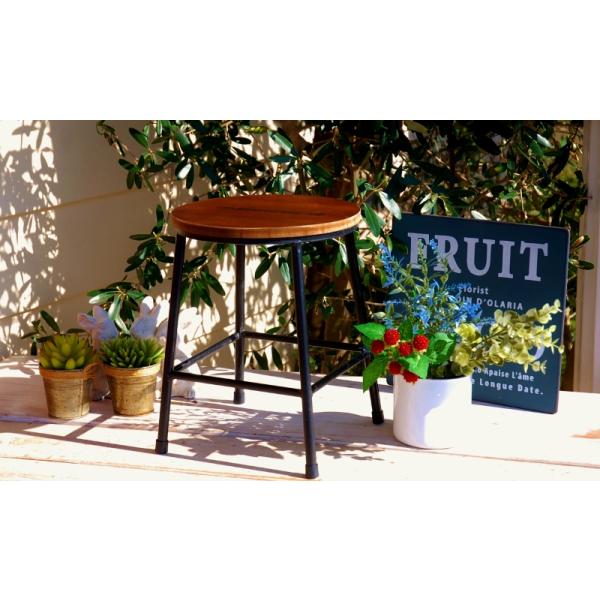 ☆今だけ送料無料（沖縄県別途要相談）※北海道・九州地方への発送は送料高額にて1点での発送の場合220円のご負担お願いします他商品(送料無料)も購入の場合不要。予めご了承願いますレトロアンティーク仕上げプランターラック些少の歪み等ございますガ...