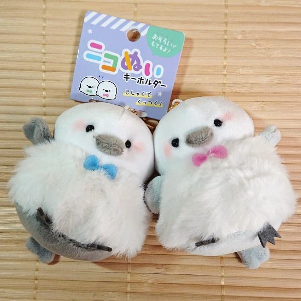 ゆるっとかわいいマスコットぬいぐるみキーホルダーが2個入りです。ほっぺ部分にじしゃくがついていて、2個のマスコットがくっつきます。離して1個づつにすることもできます手触りがもちもち素材のぬいぐるみキーホルダーですボールチェーン付きなので、バ...