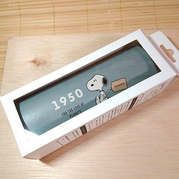 SNOOPYのカマボコ型 眼鏡ケースです。めがね拭きもついています。かまぼこ型で開け閉めしやすい眼鏡入れ◆サイズ:H40×W160×D60（ｍm）位　クロス：H145×W145（ｍｍ）◆素材：合成皮革、スチール、アルミニウム　内側=レーヨン...