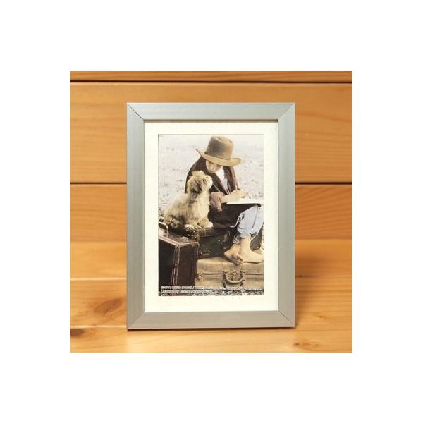 スチール製のフォトフレームです。サイズ：W90×H120mm 位