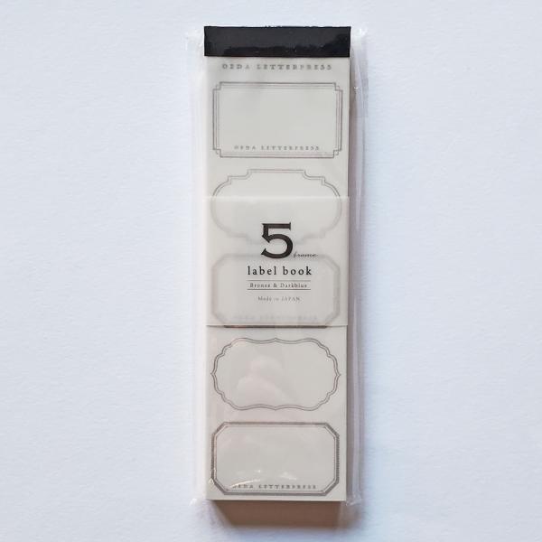 5つのフレームのラベルブックです切り離すと27×45mmの長方形になりますサイズ:45×150mm　ミシン目入り　ブロンズとダークブルーの２色入り各色２５枚入り　ざらっとした紙です