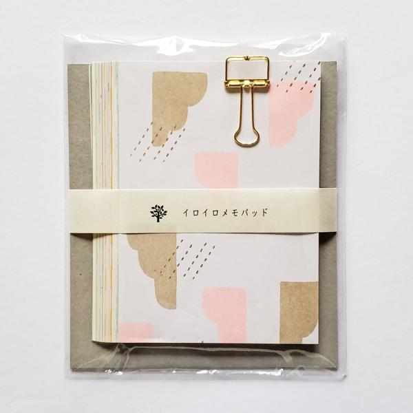 約91×128 mm　　50枚アソート※50種類すべて異なる柄が入っています※柄はアソートになります※写真は見本です。柄は選べません。水縞さんが今までにデザインした色々な紙を集めてメモパッドに無作為にカットすることで不思議な余白が生まれたり...