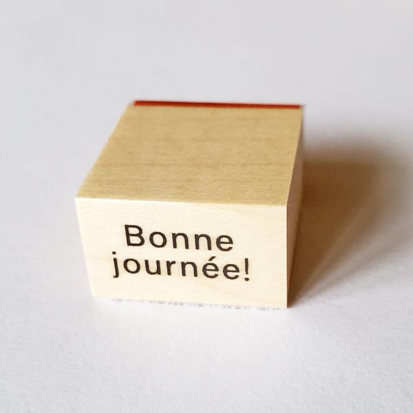 プロペラスタジオHutte paper worksさんの雑貨約2x1.2xH2.3ｃｍ　木製スタンプフランス語のテキスト「良い一日を！」