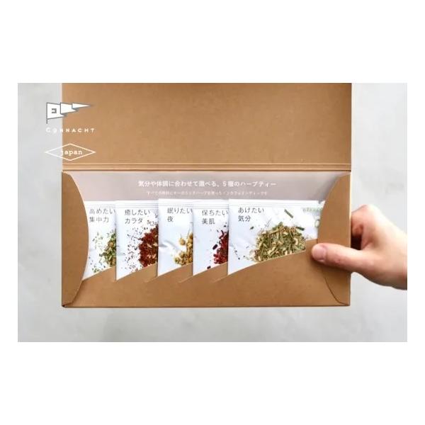 その日の気分や体調に合わせて選べるハーブティー。ティーバッグタイプなのでどこでも手軽に楽しめます。５種類のハーブティーがギフトケースに入っています。ほんの気持ちのギフトやお返しなどにぴったりです。・「に、お茶。」REFRESH×1P・「に、...