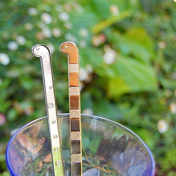 サイズ：全長180mm材質：ステンレス（ちんあなご：ピューターメッキ、にしきあなご：金メッキ）原産国：日本※食洗機対応可【注意事項】裏面は柄はありません。商品写真はできる限り実物の色に近づけるよう徹底しておりますが、 お使いのモニター設定、...