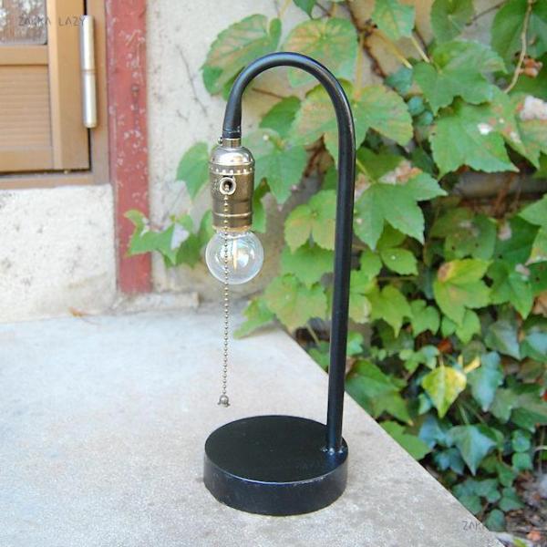 サイズ:φ11.8×H35.5cm・単3電池2本使用【注意事項】こちらの商品はアンティーク風の作りのため、ペイントむらやかすれ傷があります。商品の味としてお楽しみください。予めご了承ください。※商品写真はできる限り実物の色に近づけるよう徹底...