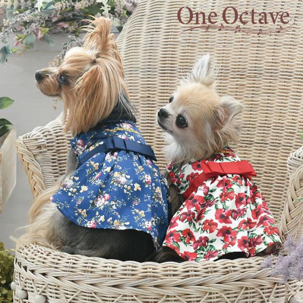 ■特徴 華やかな花柄と上品なディテールが特徴の犬服です！ONE OCTAVEでは初めての花柄！ロイヤルなレディの雰囲気を醸し出すデザインです。ウエストラインには魅力的なリボンが施されており、高級感な雰囲気の光沢生地を採用しました。快適な着心...