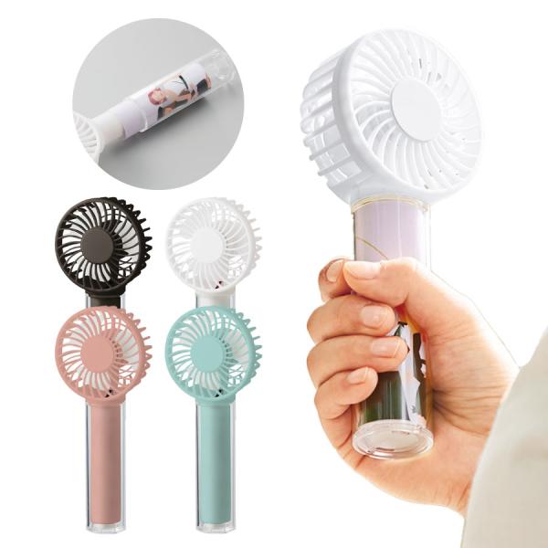 ■商品名カスタムデザインハンディUSBファン■特徴好きな台紙を入れて持ち歩き可能なUSBファンになります。持ち手部分のクリアケースは取り外しができるので、簡単にカスタマイズ可能です。また、ケースにはロック機能がついておりファン使用時に容易に...