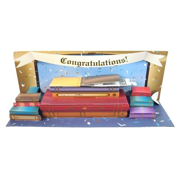 サイズ：横幅23.5×縦幅9.5cm（封筒のサイズ）素　材：紙製※定形外郵便物OKブランド：Up with Paperデザイン：卒業 卒業祝い 本 参考書 青色 赤色 イラストが飛び出して立体的に見えるオシャレなポップアップカードと封筒のセ...