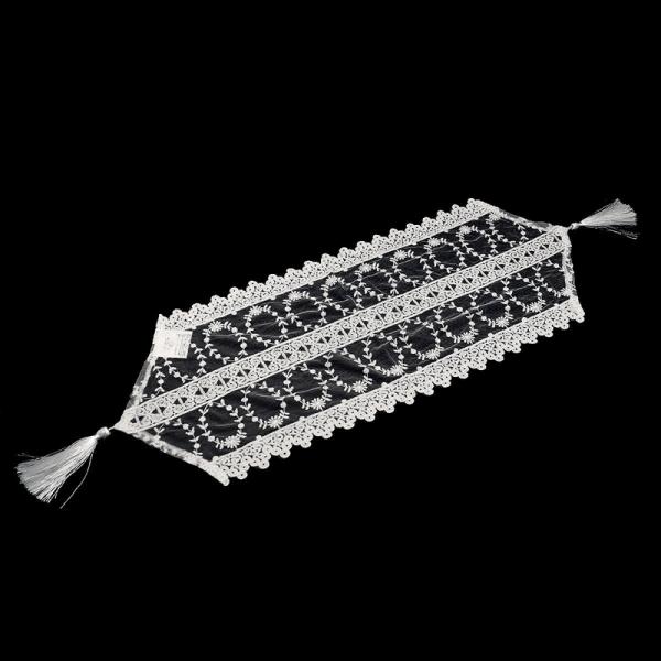 サイズ：約25×60cm/レース素　材：ポリエステル※定形外郵便物ＯＫデザイン：テーブルセンター 植物 レース ホワイト ボタニカル細やかなレースで作られたテーブルセンターです。柔らかいレースの生地に繊細な刺繍が施されています。可愛らしい植...