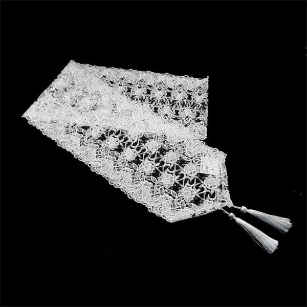 サイズ：約24.5×180.0cm/レース素　材：ポリエステル※定形外郵便物ＯＫデザイン：テーブルセンター 植物 レース ホワイト ボタニカル細やかなレースで作られたテーブルランナーです。柔らかいレースの生地に繊細な刺繍が施されています。可...