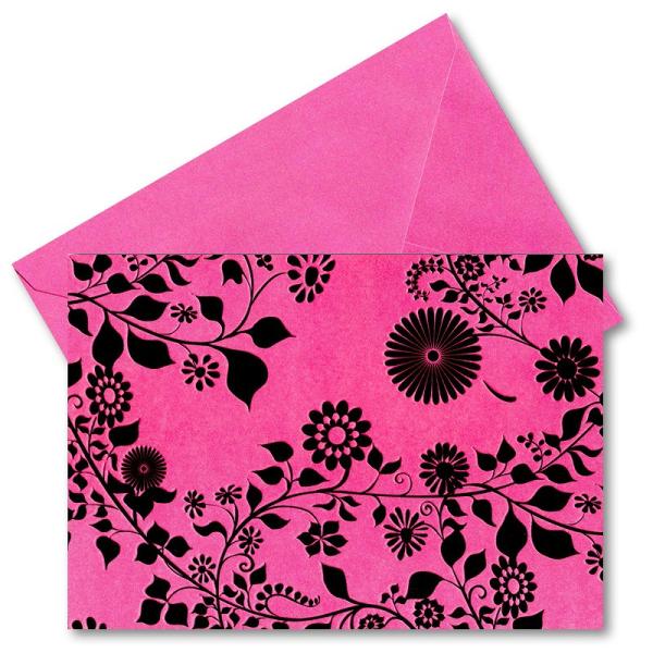 サイズ：約12.5×17.5cm（封筒サイズ）※定形外郵便物ＯＫブランド：Roger la Bordeデザイン：フラワー 花 ブラック ピンクロジャーラボード社から、黒色の裏地にピンクの花のイラストがプリントされた封筒とセットになった個性的...