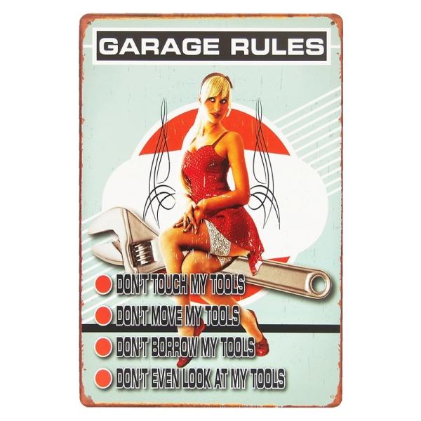 サイズ：約縦30.0×横20.0cm素　材：ブリキ※定形外郵便物ＯＫデザイン：アメリカ ガレージ 看板 ポスター 女性 整備 自動車レトロアメリカンなイラストがデザインされたメタルプレートです。４隅に穴があり、ワイヤーや画鋲等で壁に飾ること...