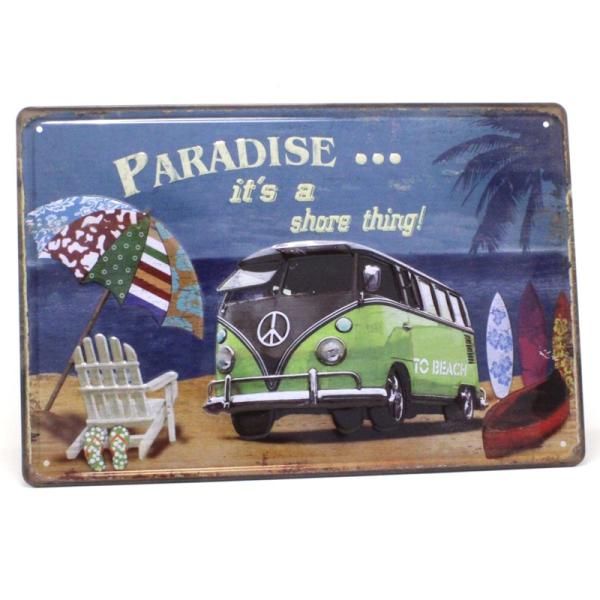 サイズ：約縦20.0×横30.0cm※定形外郵便物OKデザイン：アメリカ ガレージ 看板 バス ビーチアンティーク調のメタルプレートビーチとバスが描かれたアメリカンなメタルプレートです。表面はエンボス加工されている為、光の反射がイラストをよ...