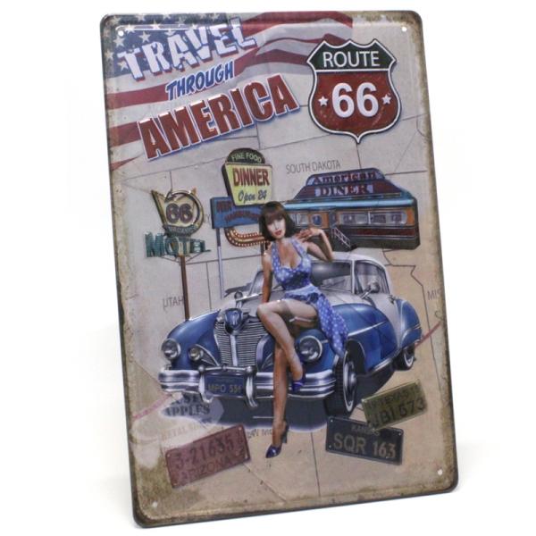 サイズ：約縦20.0×横30.0cm※定形外郵便物OKデザイン：アメリカ ガレージ 看板 自動車 ビーチアンティーク調のメタルプレートアメリカ旅行の魅力を描いたアメリカンなメタルプレートです。表面はエンボス加工されている為、光の反射がイラス...