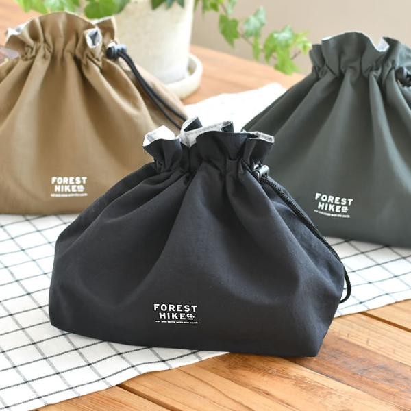 商品名フォレストハイク 抗菌片引き巾着商品詳細サイズ約 W30×H20×D11cm（底：W21×D11cm）重量約41g素材表地：ナイロン100％裏地：ポリエステル100％（シルバーコーティング）仕様■コードストッパー付き片引き巾着■裏地に...