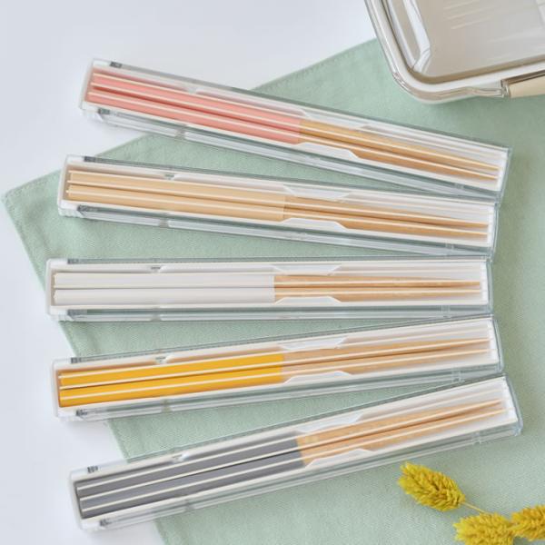 商品名キャルブレ 箸＆ケース商品詳細サイズ箸：約 19.5cmケース：約 W20.5×D2.7cm×H1.3重量約50g素材箸：天然木ケース本体：PPケースフタ：AS原産国日本製備考※煮沸消毒はしないで下さい。検索キーワード 箸 弁当 イエ...