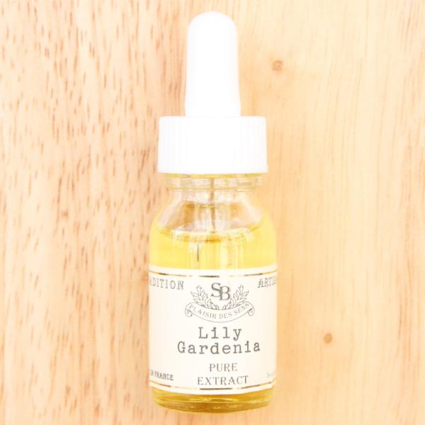 アロマオイル（リリーガーデニア）15ｍｌ*箱なしになり価格が￥1080→\972に変更になりました。サイズ：直径2.5ｃｍｘ高さ8.3ｃｍお部屋の香りを高めてくれるお部屋専用のアロマオイル。箱入りで、便利なスポイトキャップになっています。甘...