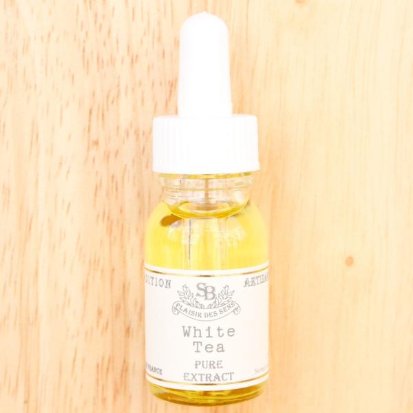 アロマオイル（ホワイトティー）15ｍｌ*箱なしになり価格が￥1080→\972に変更になりました。サイズ：直径2.5ｃｍｘ高さ8.3ｃｍお部屋の香りを高めてくれるお部屋専用のアロマオイル。箱入りで、便利なスポイトキャップになっています。甘す...