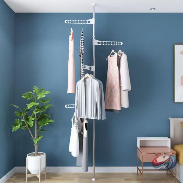突っ張り式洋服掛けポール一度設置したらその後はワンタッチで取り付け・取り外しが可能！来客時など使わないときは部屋の隅へラクラク移動することができます。【設置簡単】バネ式なので簡単に固定が可能。突っ張る高さを約240?300cmまで調節できま...