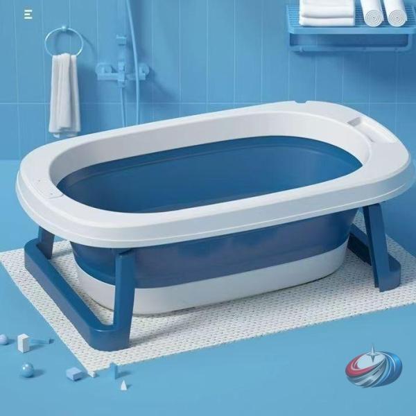 【足付きベビーバス】安定性の高い足つきタイプ！足の無い折りたたみタイプは、子供が立ち上がって力をかけると折りたたまれてしまう可能性があります。足があることで安定して心配なくご使用できます。足の裏は滑り止め付き。【こだわりポイント】栓付きで排...