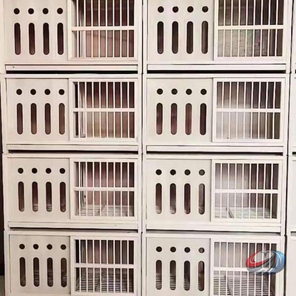 【シンプルな鳩の檻】まだ適した鳩の檻をお探しですか？私たちの檻は鳩のために特別に設計されており、シンプルな形状、引き戸のデザイン、頑丈で耐久性があり、取り付けが簡単です。サイズは4種類あり、状況に応じてお選びいただけます。【思いやりのあるデ...