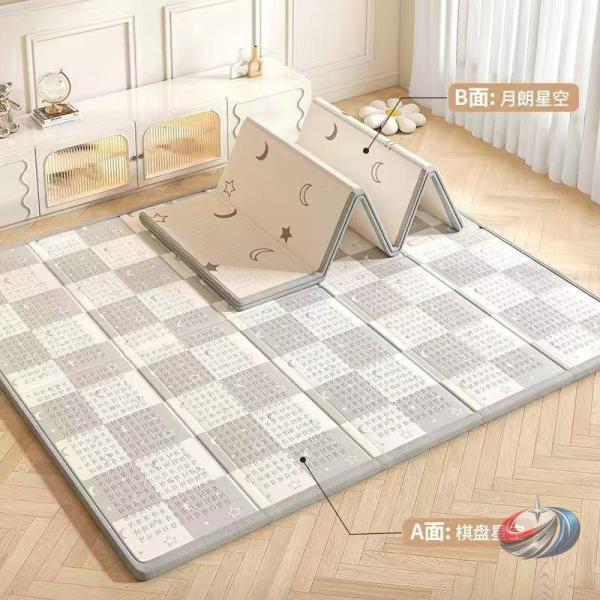 この赤ちゃん用プレイマットは、厚手で滑り止め機能があり、安全に遊べるのが魅力です。防水・防音仕様なので、お昼寝や遊びの時間にぴったり。折り畳み式で収納袋付きだから、持ち運びも簡単です。保育園や幼稚園、ピクニックでも大活躍！大判サイズで広々と...