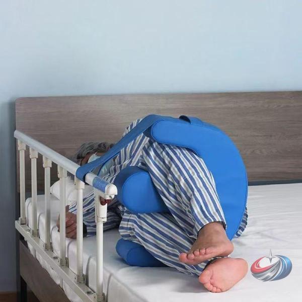 寝返り介助や排泄介助などの負担を軽減する、便利なクッション■体勢を保持しながらテコの応用でスムーズに体位変換できます■床ずれ防止や、摘便やオムツ交換に最適■ゆらゆら振り子のようにスウィングさせることで、リハビリやストレッチにもお使いいただけ...