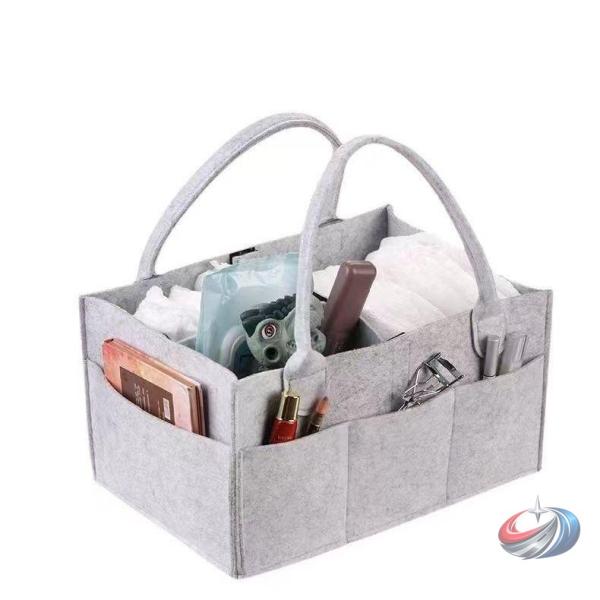 おむつのストックの収納や持ち運びに。おむつストッカー。仕切りがあって収納が綺麗で機能的にご使用可能です。なんと仕切りはカスタマイズ可能です。おもちゃや入れるものによって変更できるのも魅力。超軽量フェルト生地は丈夫で長持ち。※商品画像はお客様...