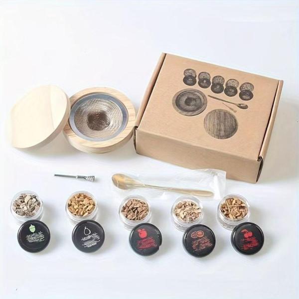 直径約9cm 厚さ約3.5cm 底部直径約1.5cm※サイズ表の実寸法は商品によって誤差がある場合がございます。【使い方法】好みのお酒をグラスに注いだ後「グラストップスモーカー」を設置するのみ。あとは好みの燻製チップを小さじ半分ほど入れ、ト...