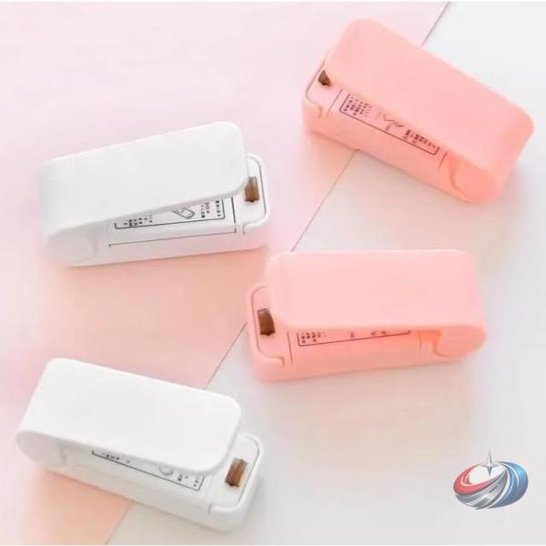 商品詳細：カラー：/A01/A02サイズ：/フリーサイズ対応素材：ポリプロピレン、ポリエチレン、塩化ビニールお手持ちのビニール袋が手軽に密封パックになっちゃいます?しっかり密閉できるので、食べ物などの保存に適です。食べかけのお菓子?レトルト...