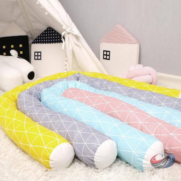 商品詳細商品内容 ベビーベッドガードカラー （写真とおり）サイズ 約200cm素材 カバー：綿詰め物：ポリプロピレン繊維生産国 中国納期 至急ご利用頂く場合は事前にメールでご連絡お願いします。商品説明 ■赤ちゃんのごっつん防止に長さ約200...