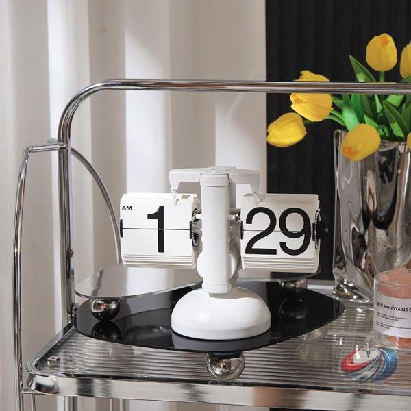 60秒毎に文字盤が自動でめくれます。クールなフリップ（パタパタ）アクション。サイズ（W＊H＊D）：約20.5 ｘ 16.5 ｘ 8 cm；お事務室やおデスクに最適レトロ感漂うおしゃれなフリップスタンドクロックです。カラーはブラックです雰囲気...