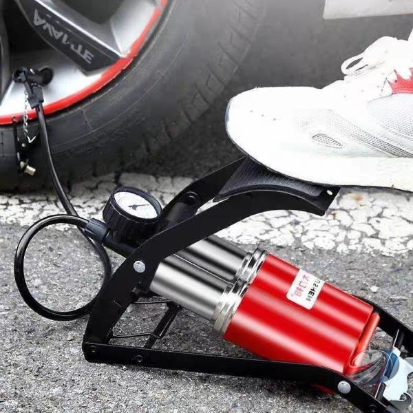 商品情報タイプ 2筒高圧足踏み空気ポンプJC602Aカラー ブラック+レッドサイズ 29*15*9cmホース長さ：約55cm材質：高品質鋼材（本体）+プラスチック重さ：約2kg空気いれ方式：足踏み対応バルブ：仏式、英式、米式※2筒タイプなの...