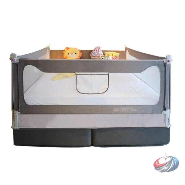 クッションベビーガード●安全に配慮した設計L字取り付け用の固定ベルトと固定ねじに加え、ロック機能も装備。高さがあるため赤ちゃんをしっかり守ります。また隙間ができないように設計しているため、子供が挟まったり転落する事故を未然に防ぎます。●取付...