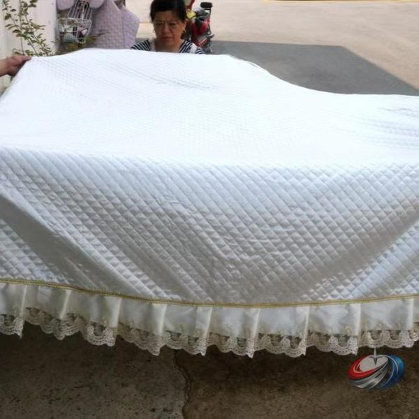 【仕様】エレガントで素敵です。独特の外観でしわになりにくてよい懸垂感を持つ。大切なピアノの保護をしつつ、お部屋のアクセントにもなる素敵なアイテムです。【素材】良質なポリエステル素材を採用、厚地で耐磨耗、光沢感、美しいマクラメで装飾された、滑...