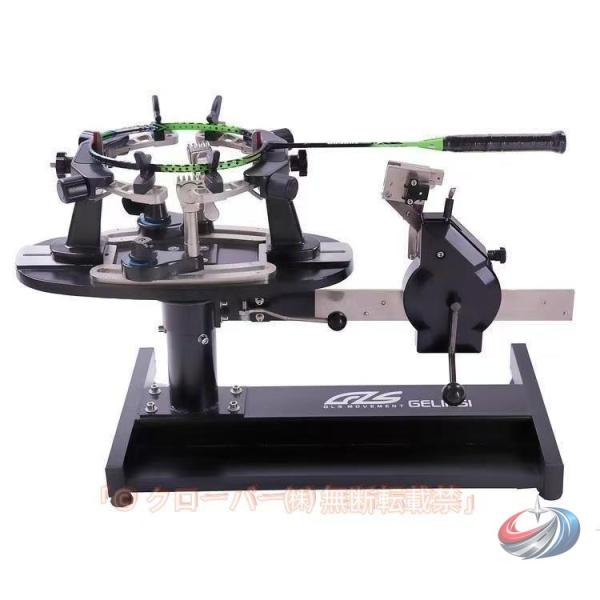 【バドミントン専用手動ストリングマシン】 6 点取り付けシステムと調整可能な V ブレースは、フレームへのストレスを限に抑え、ストリングを張る際のフレームの歪みを軽減するように設計されています。【デスクトップストリングマシン】 超滑らかなレ...